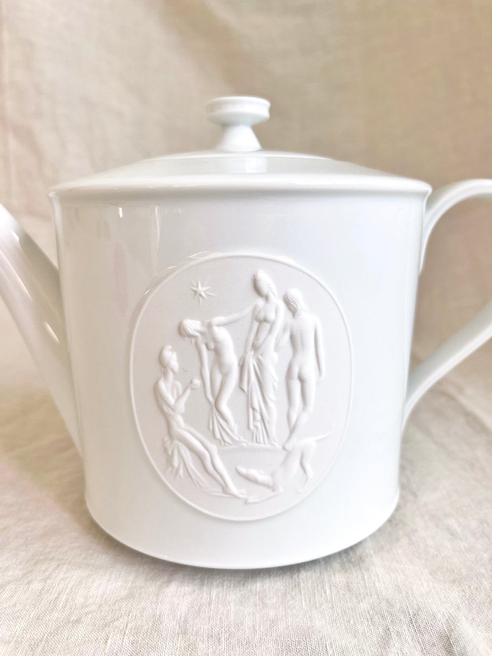Mythos Porcelain Teapot