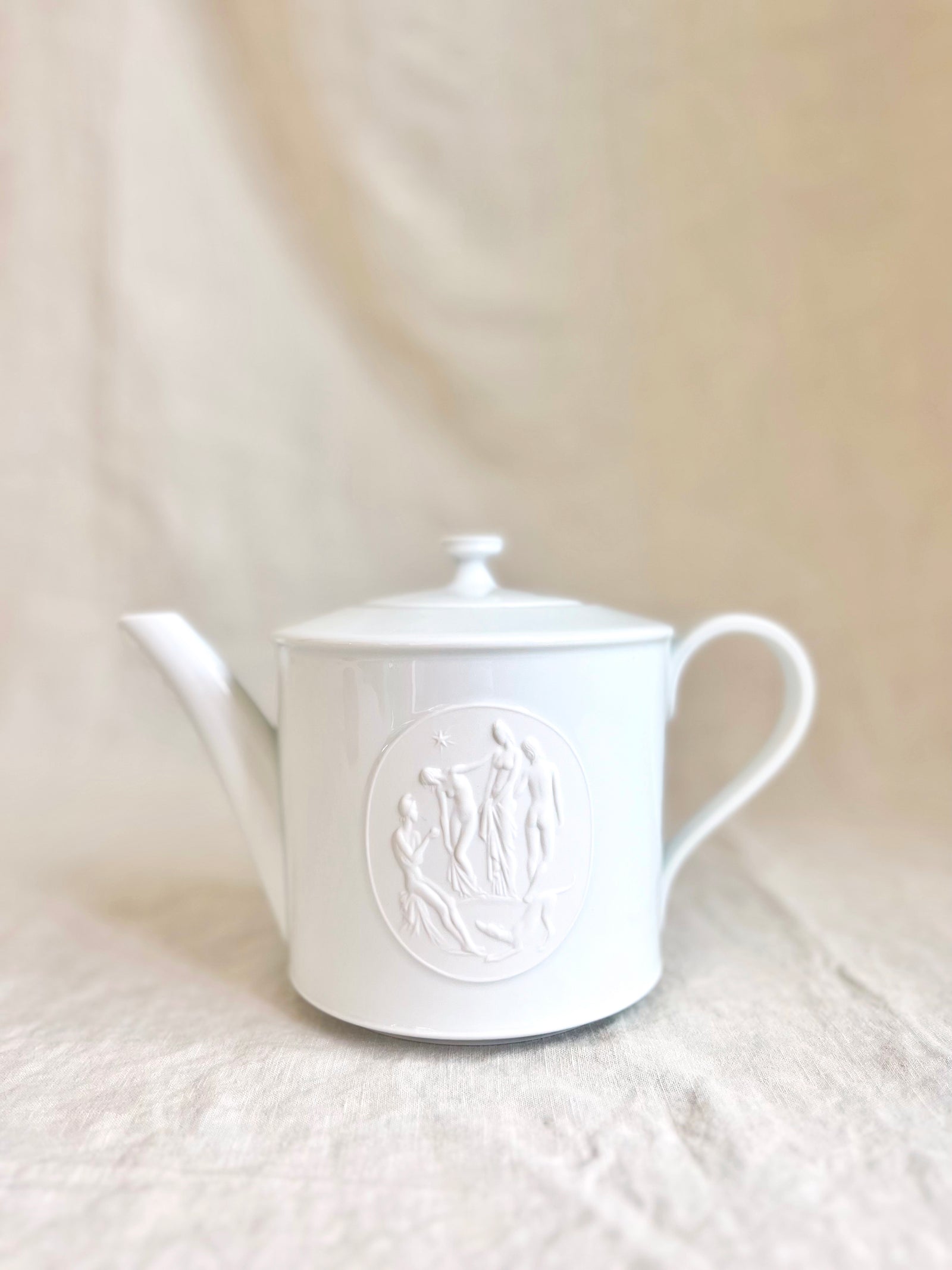 Mythos Porcelain Teapot