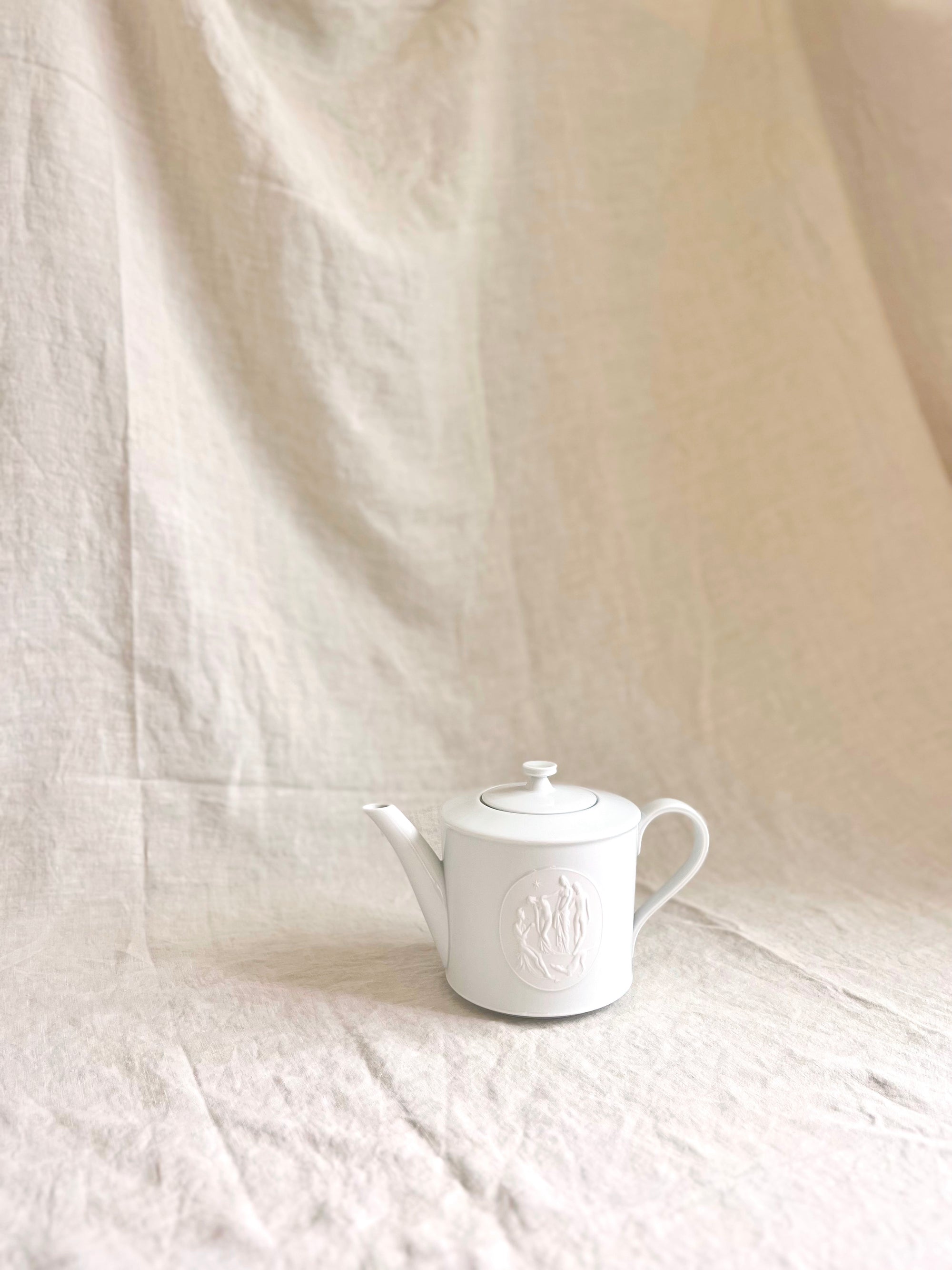 Mythos Porcelain Teapot